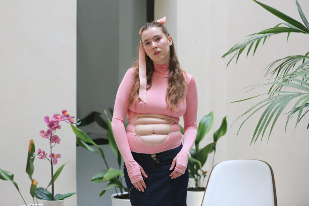 以自己的肉肉為榮！設計師 Michaela Stark 專打造大尺碼內衣，展開女性身形的自由革命 - iLady 愛女也｜國際女性媒體 ...