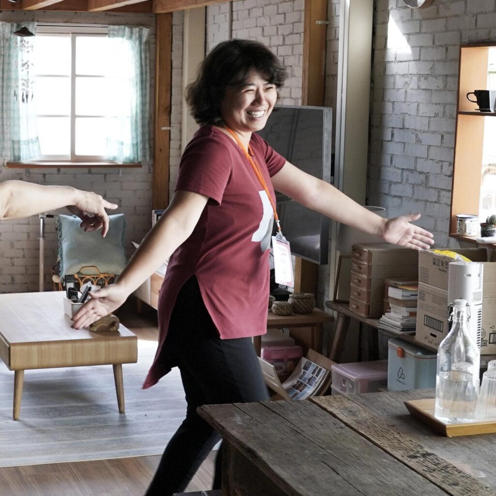 從出演《天使的收音機》到編導《影后》，嚴藝文用戲劇刻畫不同面向的女性輪廓 - iLady 愛女也｜國際女性媒體 - 日日為妳添一點愛