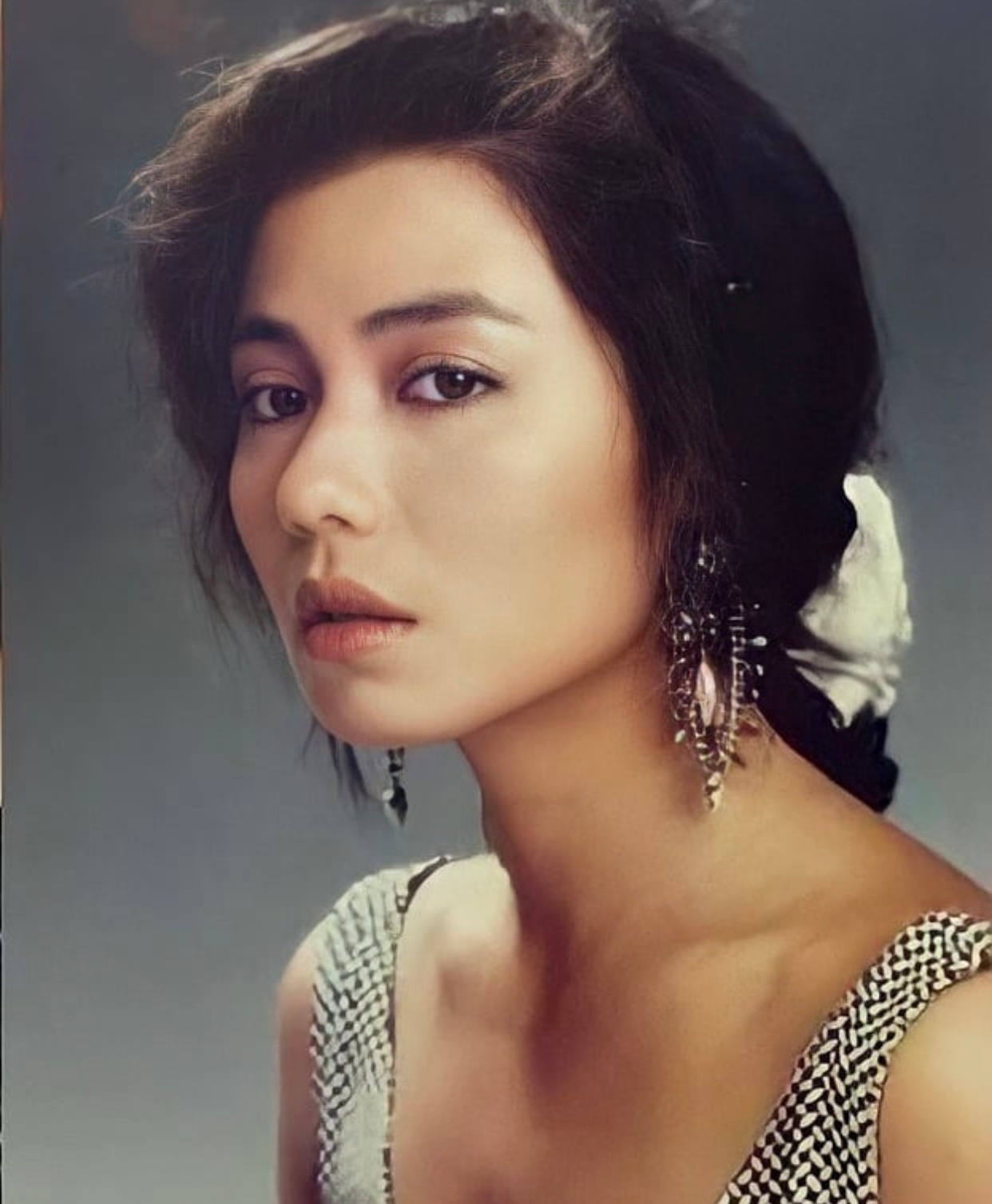 醫美停看聽｜港星鍾楚紅64歲堅持0醫美，依舊凍齡！接受醫美就不算「天然美女」嗎？ - iLady 愛女也｜國際女性媒體 - 日日為妳添一點愛